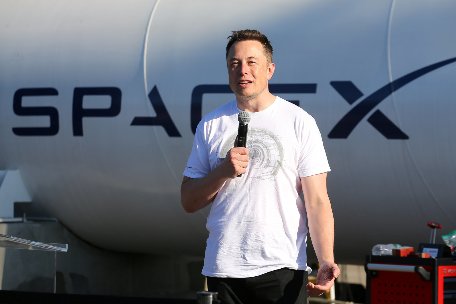 SpaceX reveals giant Starship rocket. – InsideTechWorld